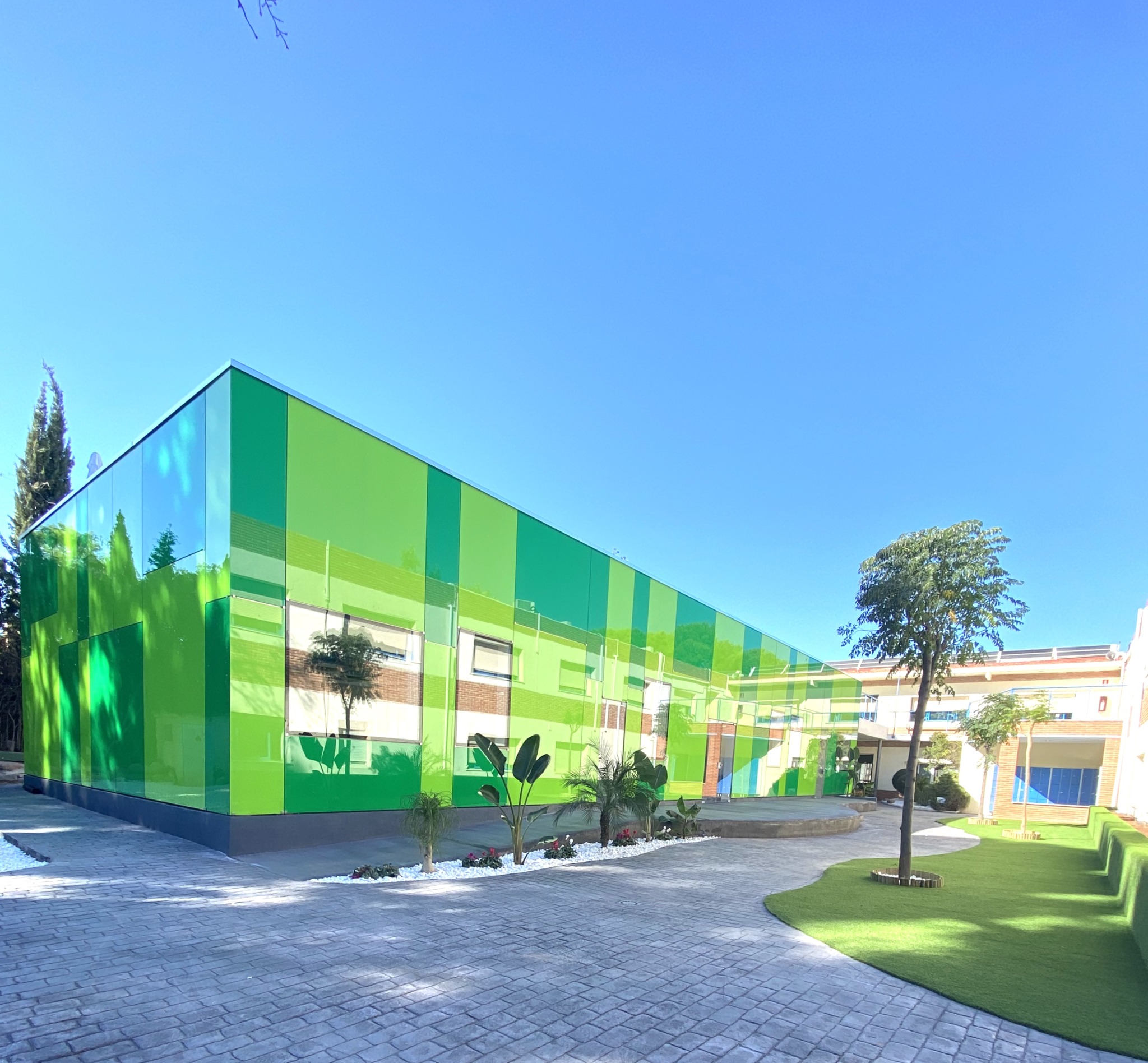 Instalaciones educativas y deportivas del Colegio bilingüe Iale School